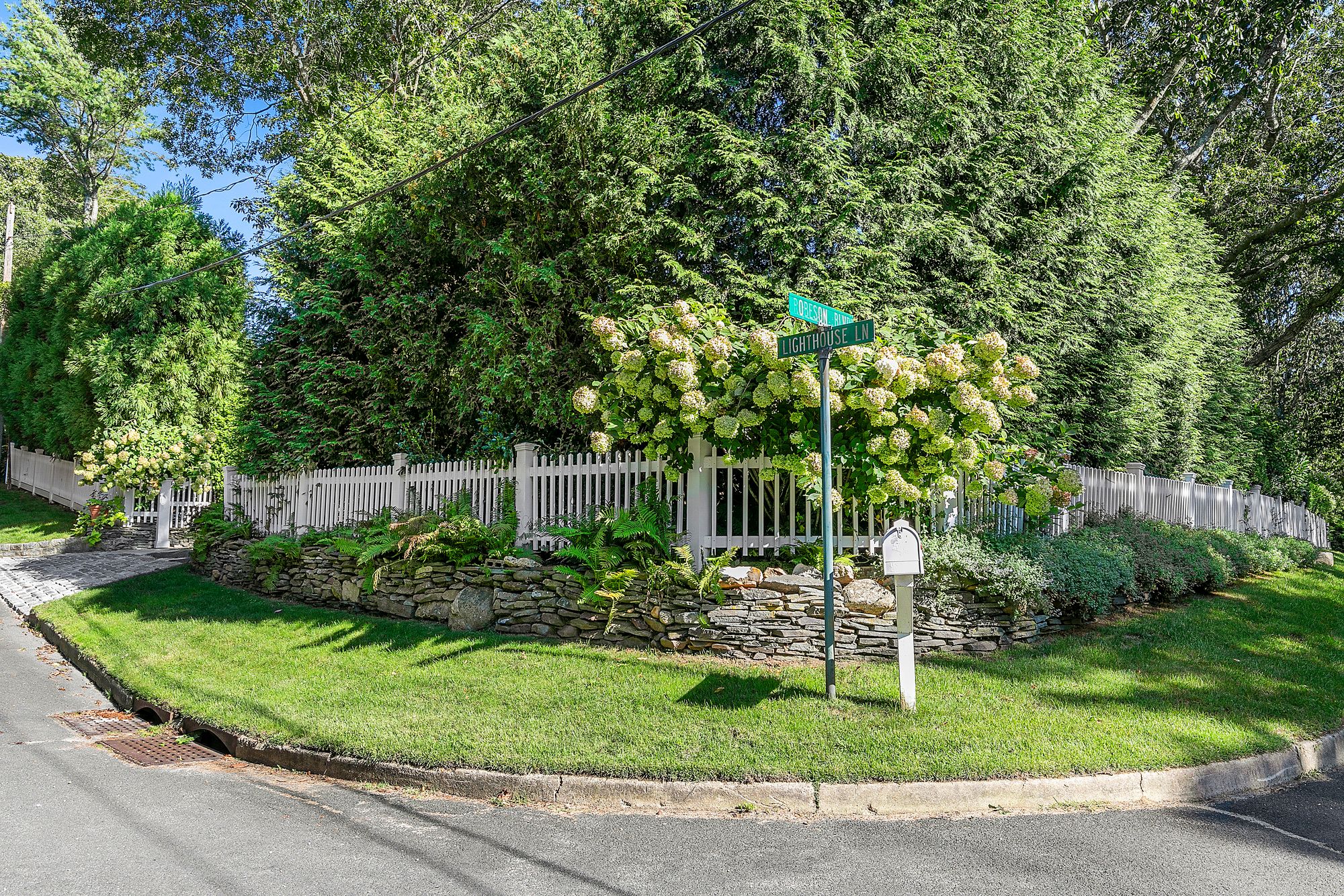 61 Lighthouse Ln, Sag Harbor, NY 11963 | Out East