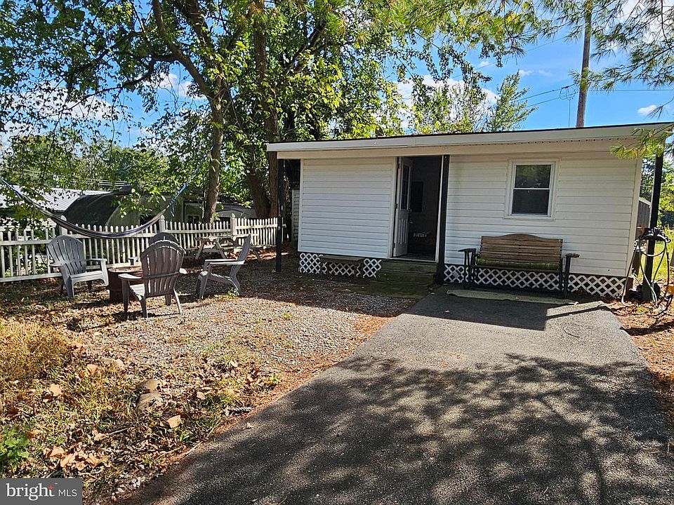 4 Old Faceful St, Falling Waters, WV 25419 | MLS #WVBE2044790 | Zillow