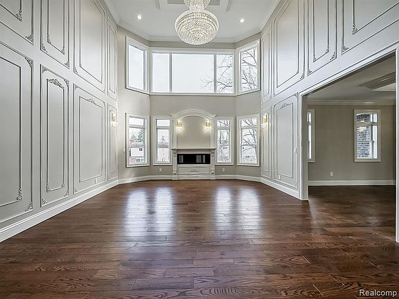 1561 Threadneedle St, Bloomfield Hills, MI 48304 | MLS #20240094556 ...