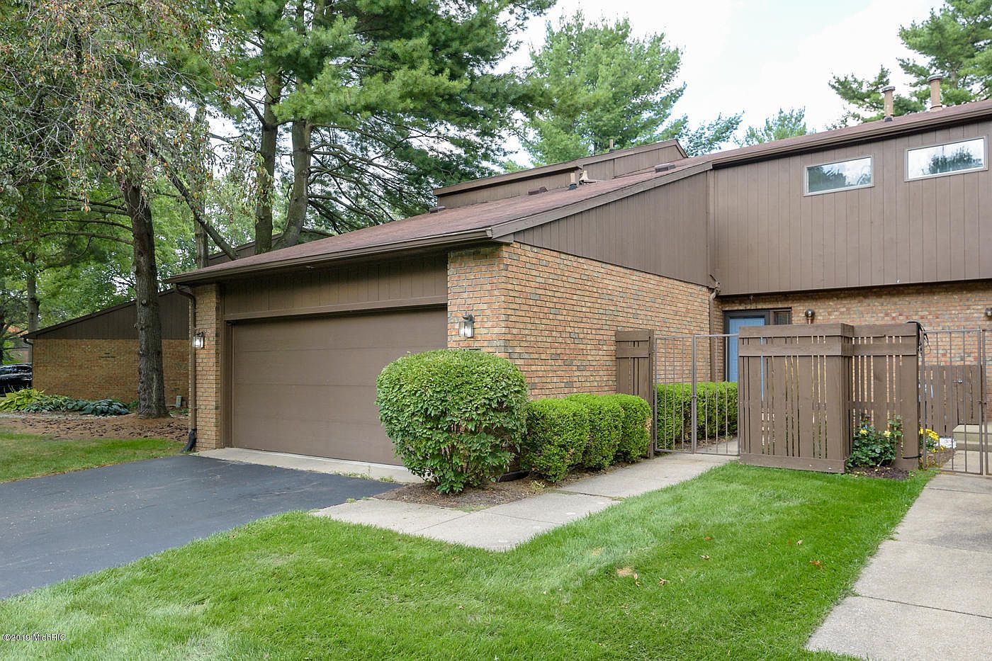 203 Merriweather Ln, Kalamazoo, MI 49006 | Zillow