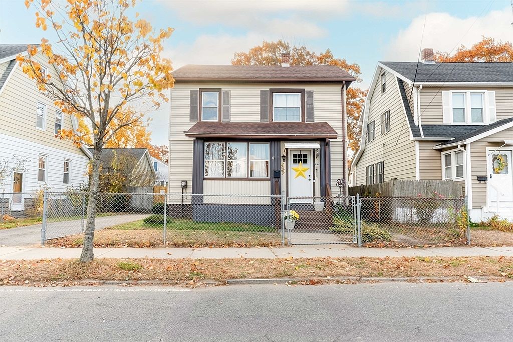 1047 Carew St, Springfield, MA 01104 | Zillow