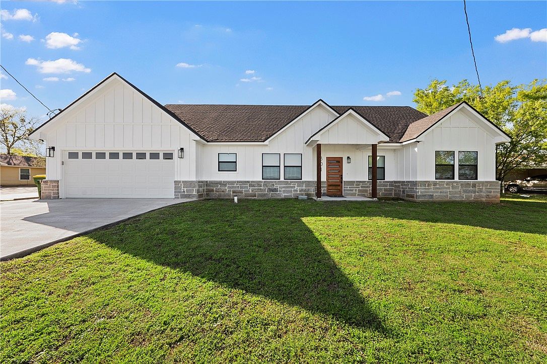 304 E Adams St, Riesel, TX 76682 | Zillow