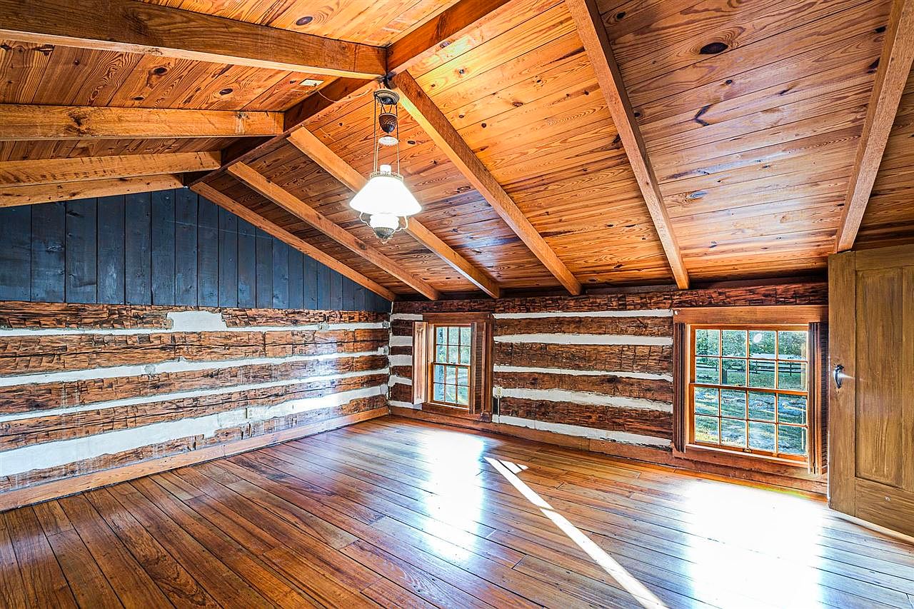Log Home on 6.29 Acres For Auction in Kentucky $100K - Old Houses Under ...
