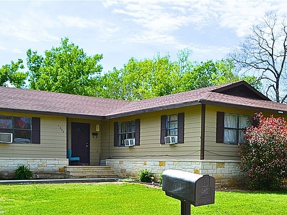 1205 W 10th St, Cameron, TX 76520 | MLS #537804 | Zillow