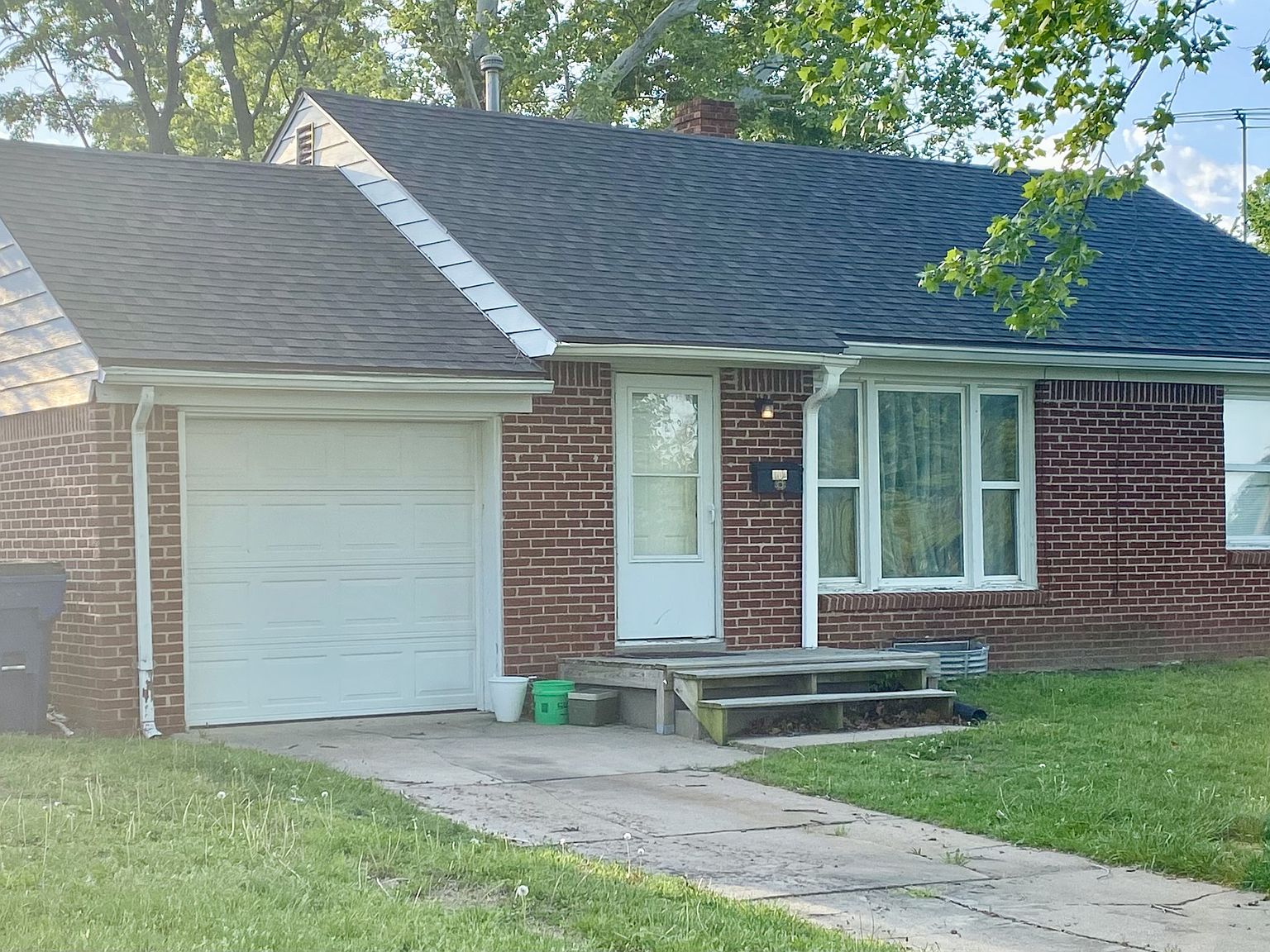 1102 N Crestway St, Wichita, KS 67208 | Zillow
