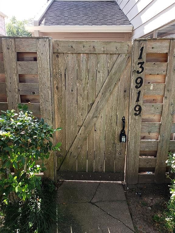 13919 Hollowgreen Dr, Houston, TX 77082 | Zillow