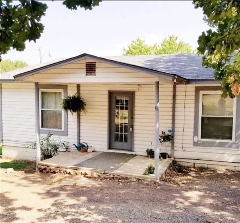 705 Maple St, Bonanza, AR 72916 | Zillow
