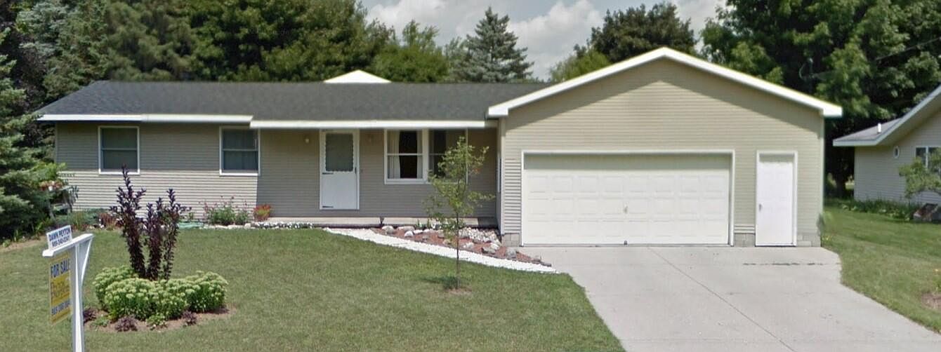 419 Orchard Ave, Clare, MI 48617 | Zillow