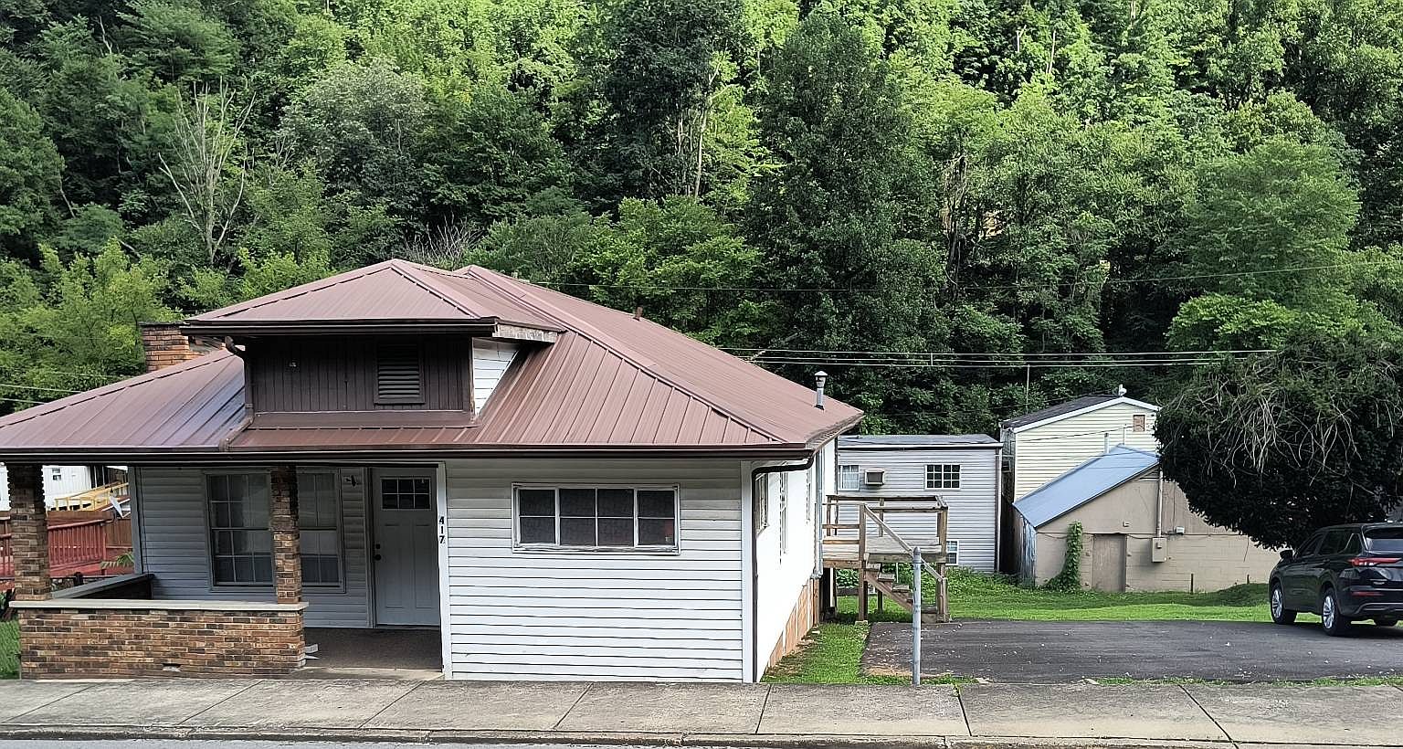 417 Main St, Man, WV 25635 | MLS #11192921 | Zillow