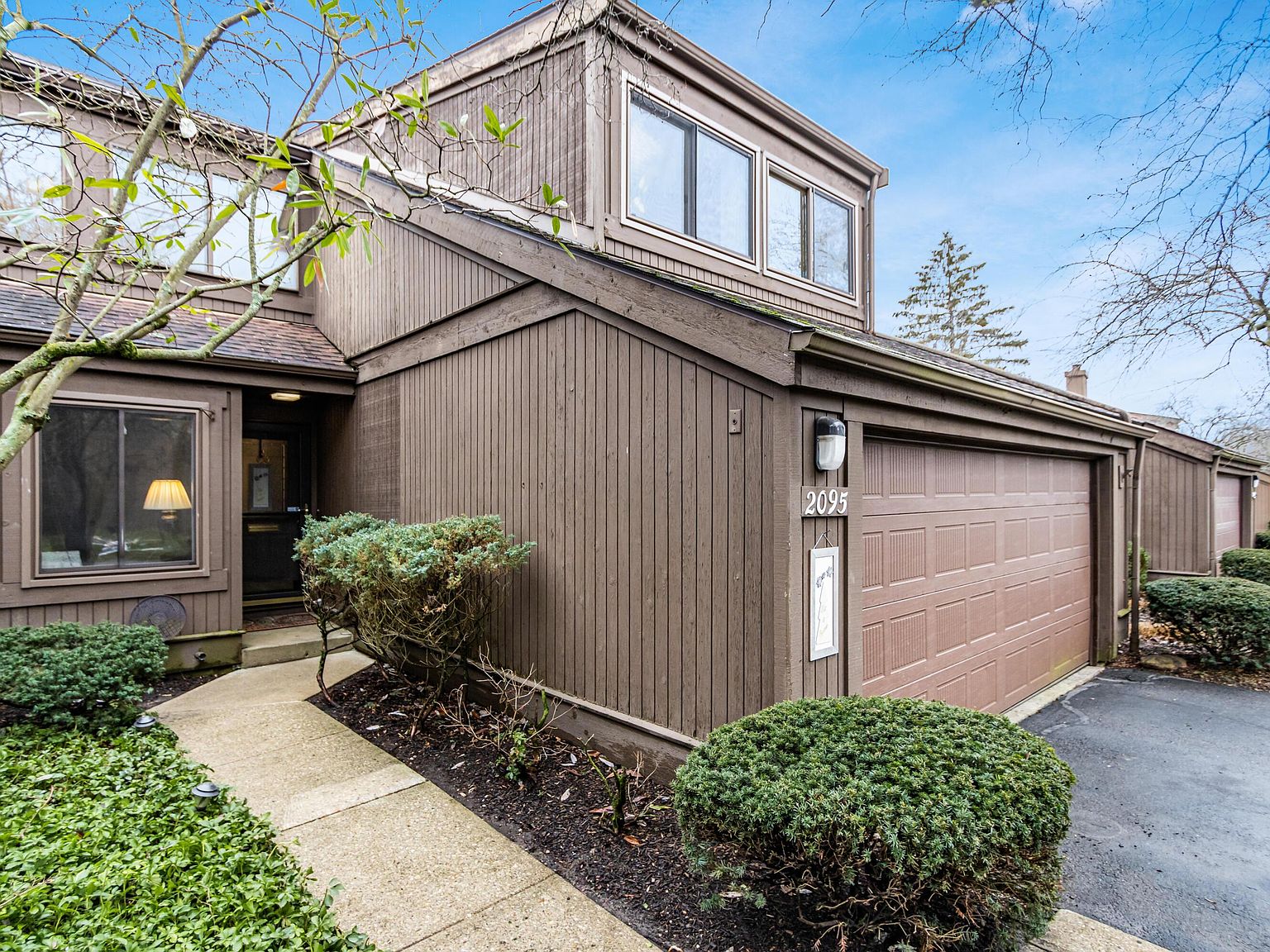 2095 Willowick Dr #C, Columbus, OH 43229 | Zillow
