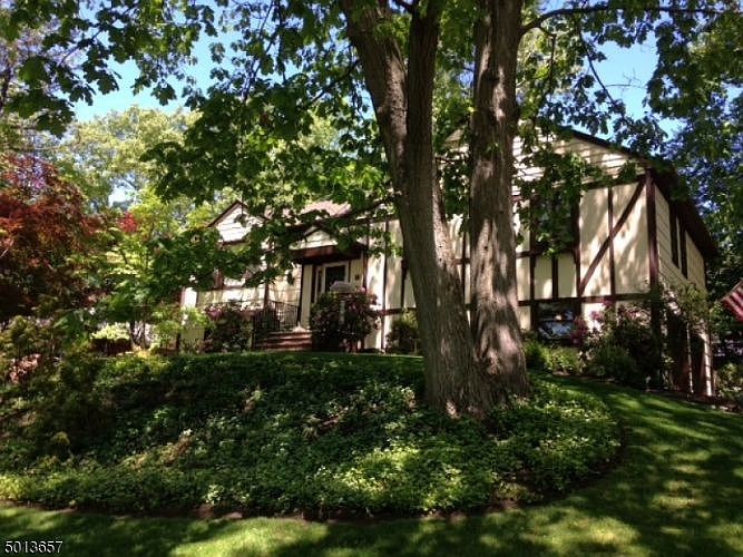 7 Trent Pl, Gillette, NJ 07933 | Zillow