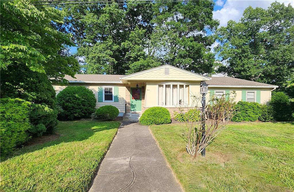 3 Colony Dr, Johnston, RI 02919 | Zillow
