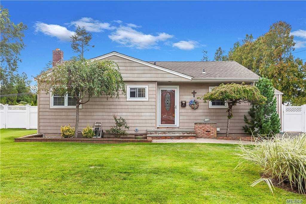 7 Mayfair Ter, Commack, NY 11725 | Zillow