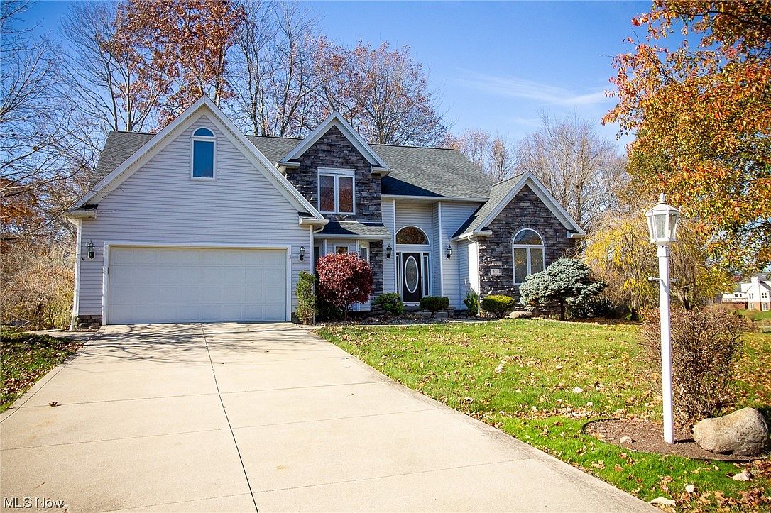 3212 Crown Pointe Dr, Stow, OH 44224 | Zillow