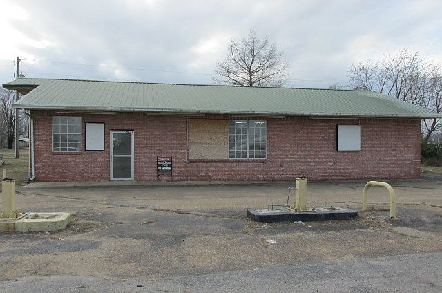 2202 State Highway 25 S, Bernie, MO 63822 | MLS #12867 | Zillow