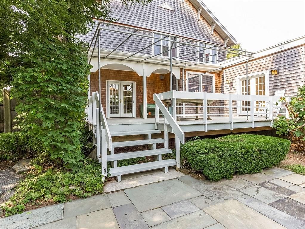 10 Sunset Rd, Bristol, RI 02809 | Zillow