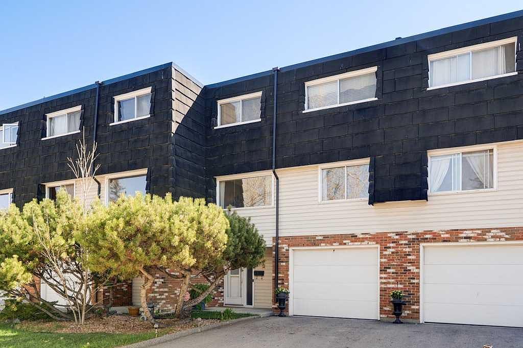 10714 W Braeside Dr SW, Calgary, AB T2W 1C1 | MLS #A2217054 | Zillow