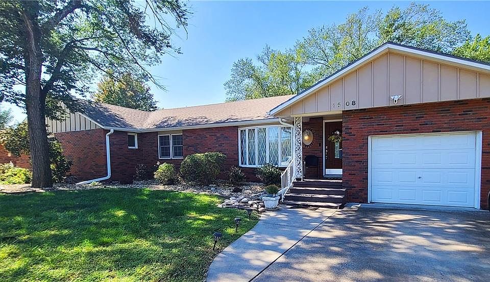 1508 S Margrave St, Fort Scott, KS 66701 | MLS #2458807 | Zillow