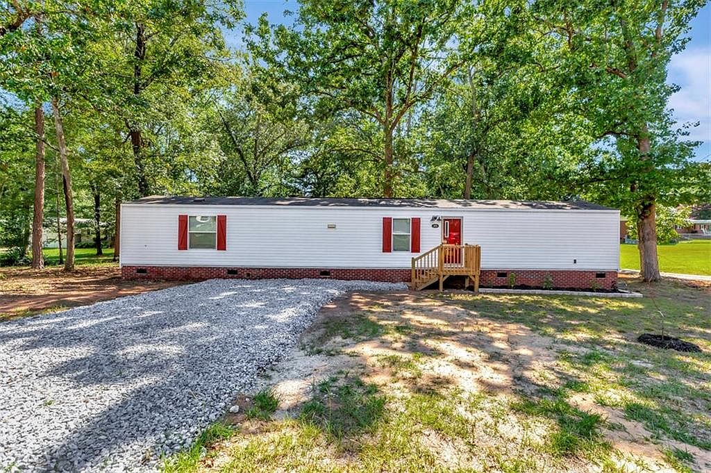 305 Randolph Dr, Iva, SC 29655 | MLS #20265117 | Zillow