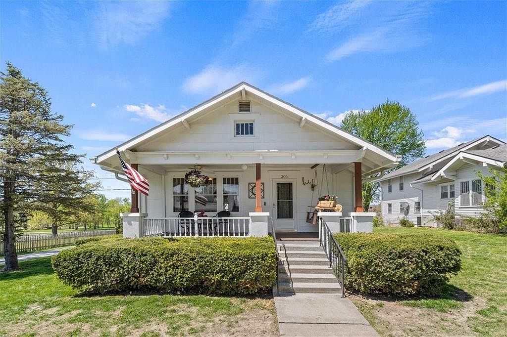 305 N Wooden Ave, Braymer, MO 64624 | Zillow
