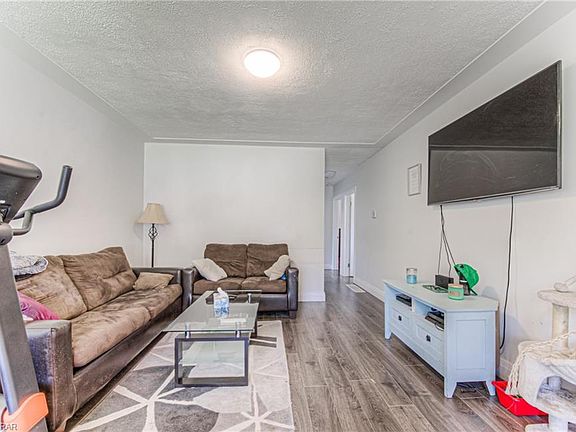 27 Weichel St, Kitchener, ON N2M 2A7 | MLS #40614646 | Zillow