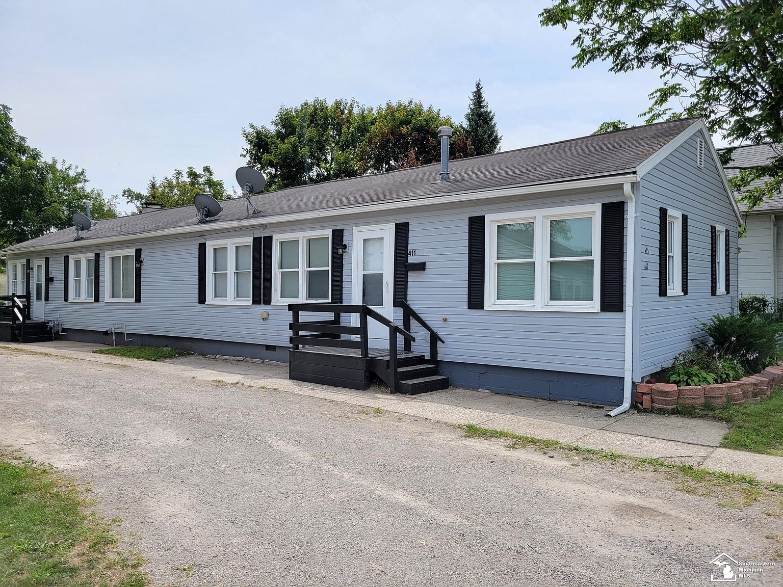 411 Railroad St, Monroe, MI 48161 | Zillow