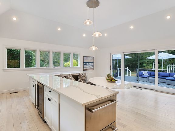 141 Middle Pond Rd, Southampton, NY 11968 | Zillow