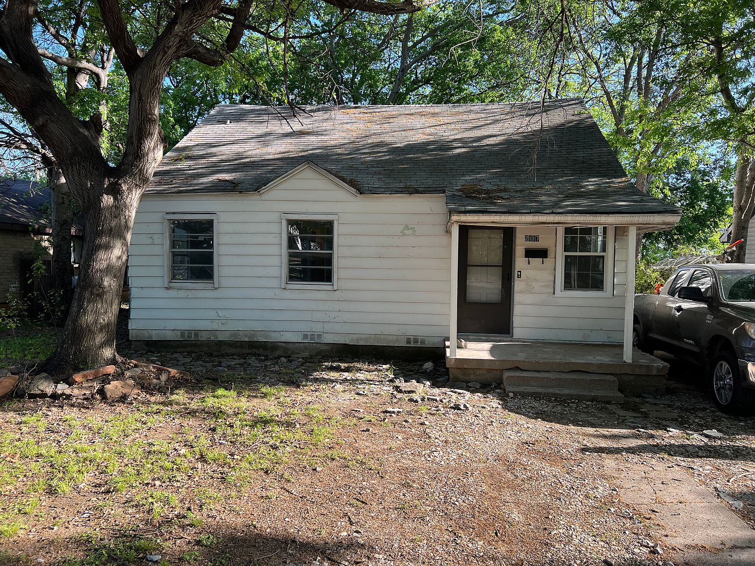 2117 NW Dallas St, Grand Prairie, TX 75050 | Zillow
