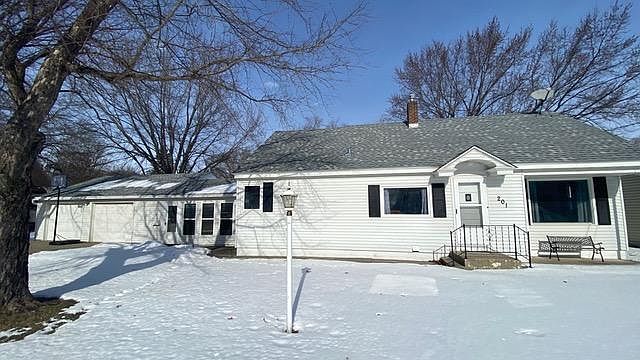 201 21st St SW, Rochester, MN 55902 | Zillow