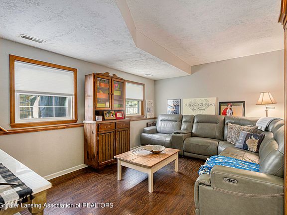 104 W Oak St, Saint Johns, MI 48879 | MLS #275707 | Zillow