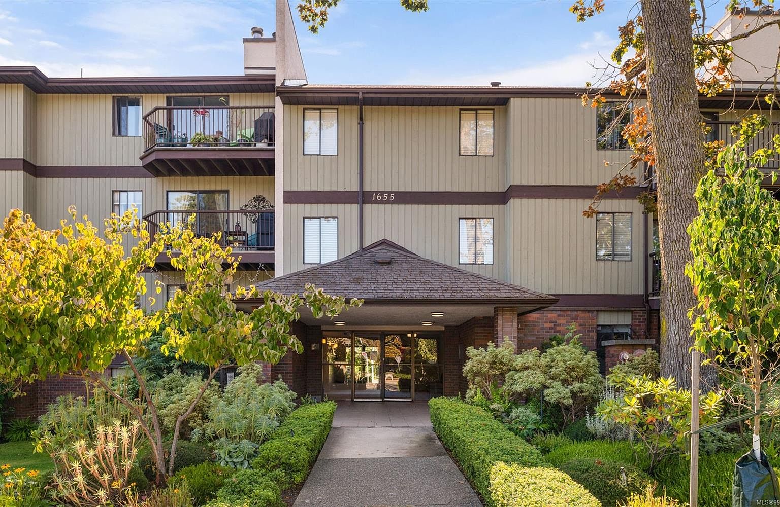 1655 Begbie St #114, Victoria, BC V8R 1L4 | MLS #999194 | Zillow