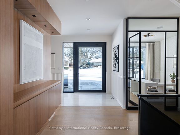 222 Burgundy Dr, Oakville, ON L6J 4G1 | MLS #W12742986 | Zillow