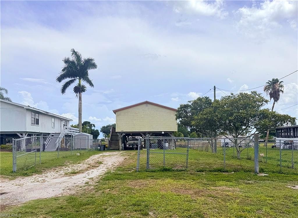 306 NW 10th St #B, Moore Haven, FL 33471 | MLS #224051265 | Zillow