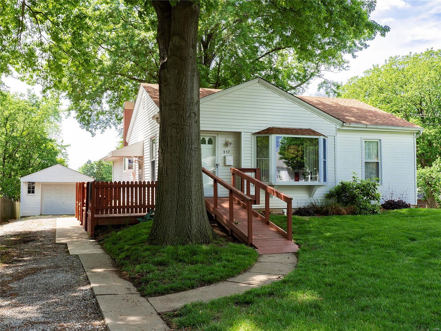 437 N Library St, Waterloo, IL 62298 | Zillow