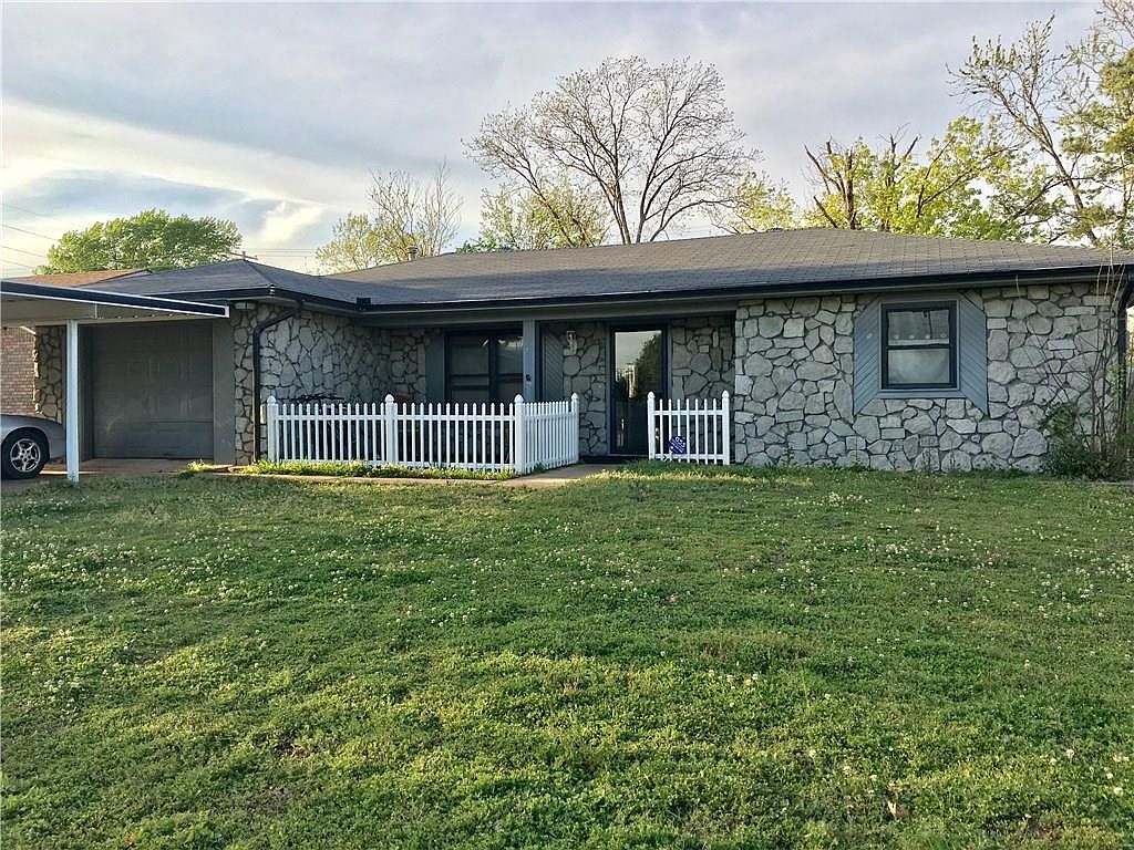 2306 Crest Dr, Shawnee, OK 74801 | Zillow