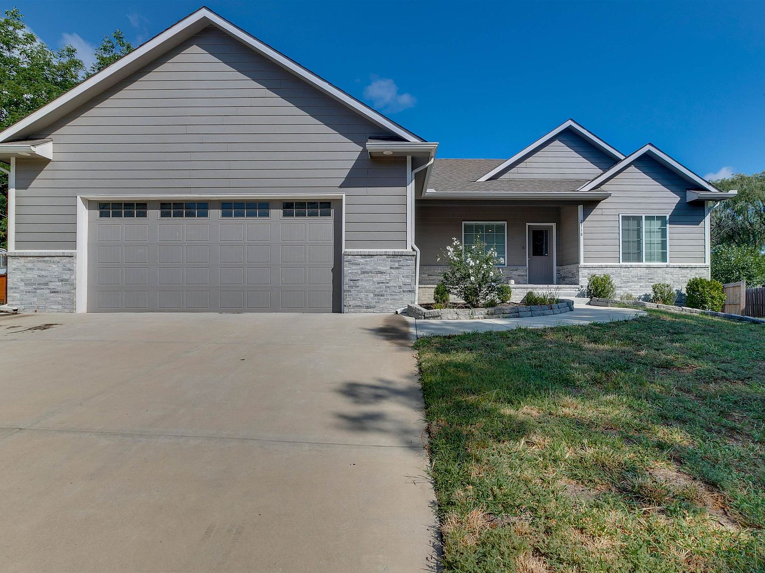 2718 N Beacon Hill Ct, Wichita, KS 67220 | Zillow