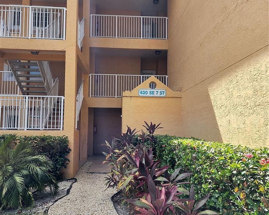 Chateau De Ville Condo - 430 SE 7th St Dania FL | Zillow