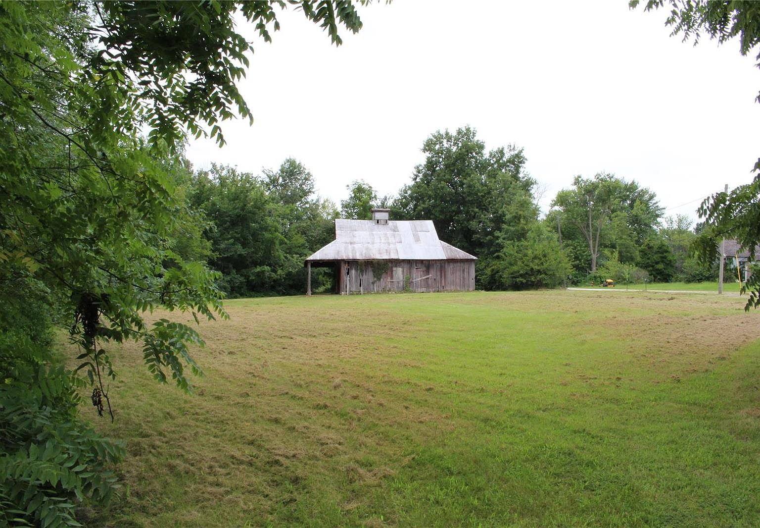 7 E Pine St, Bellflower, MO 63333 | Zillow