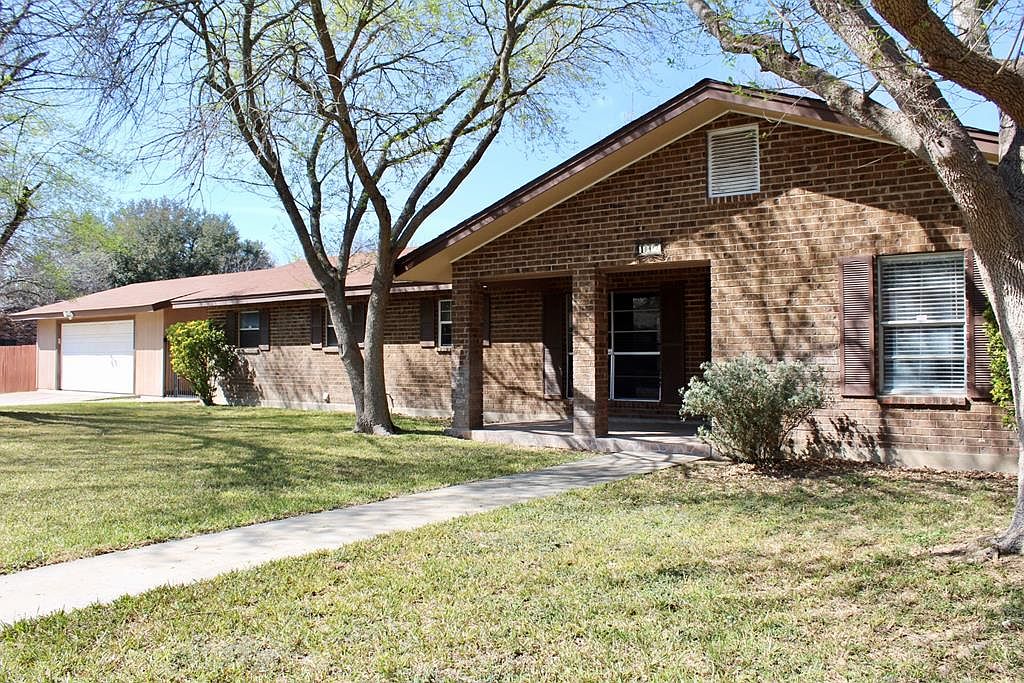 132 Larkspur Dr, Uvalde, TX 78801 | Zillow