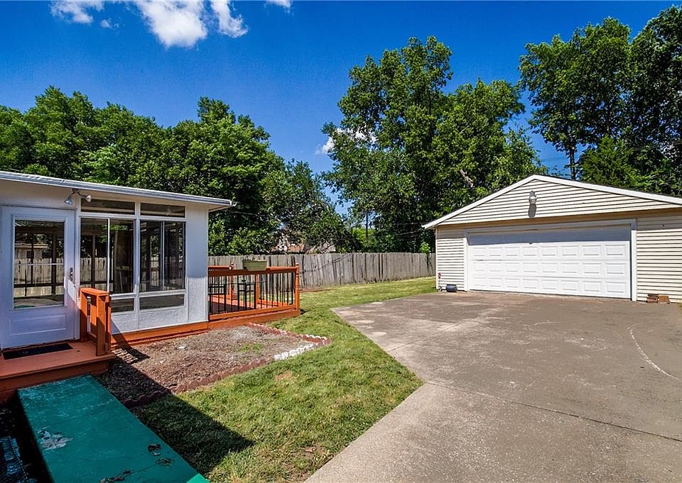 6121 Swope Pkwy, Kansas City, MO 64130 | Zillow