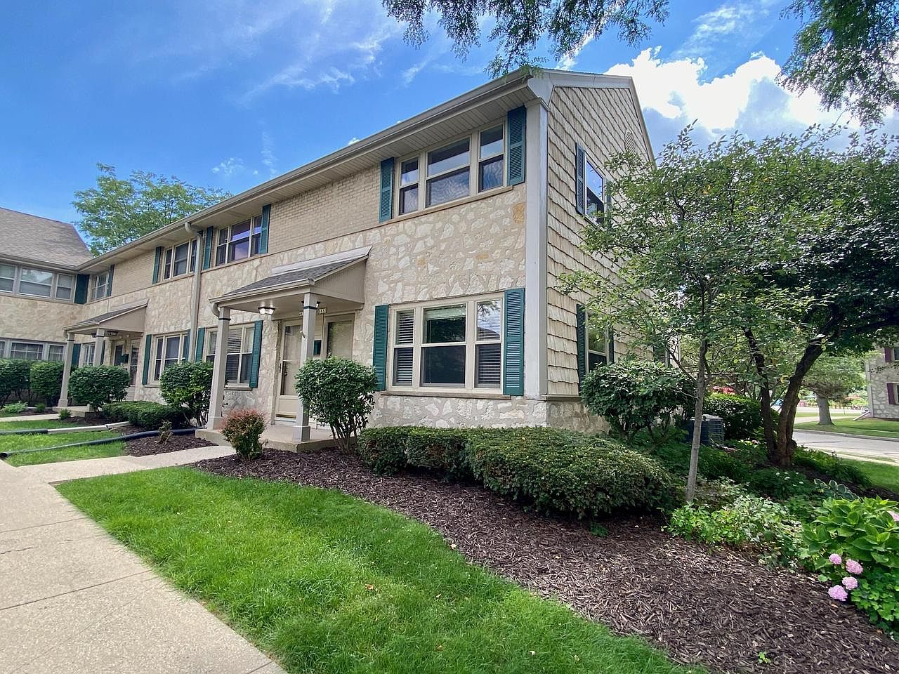 4832 North Shoreland AVE, Milwaukee, WI 53217 | Zillow