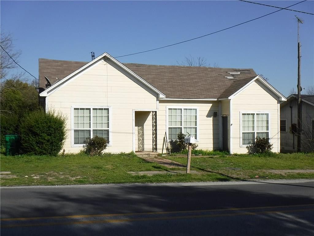 703 S Trinity St, Decatur, TX 76234 | Zillow