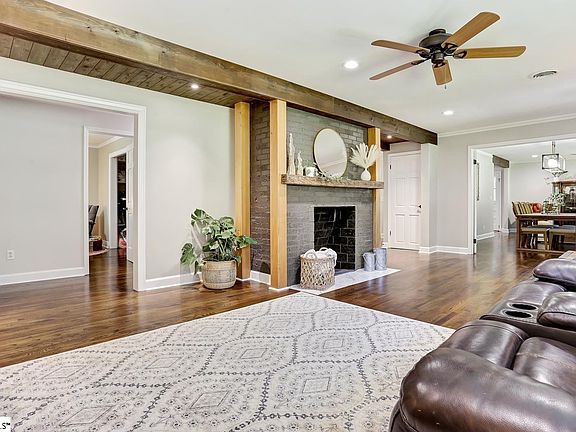 6725 Mountain View Rd, Taylors, SC 29687 | Zillow