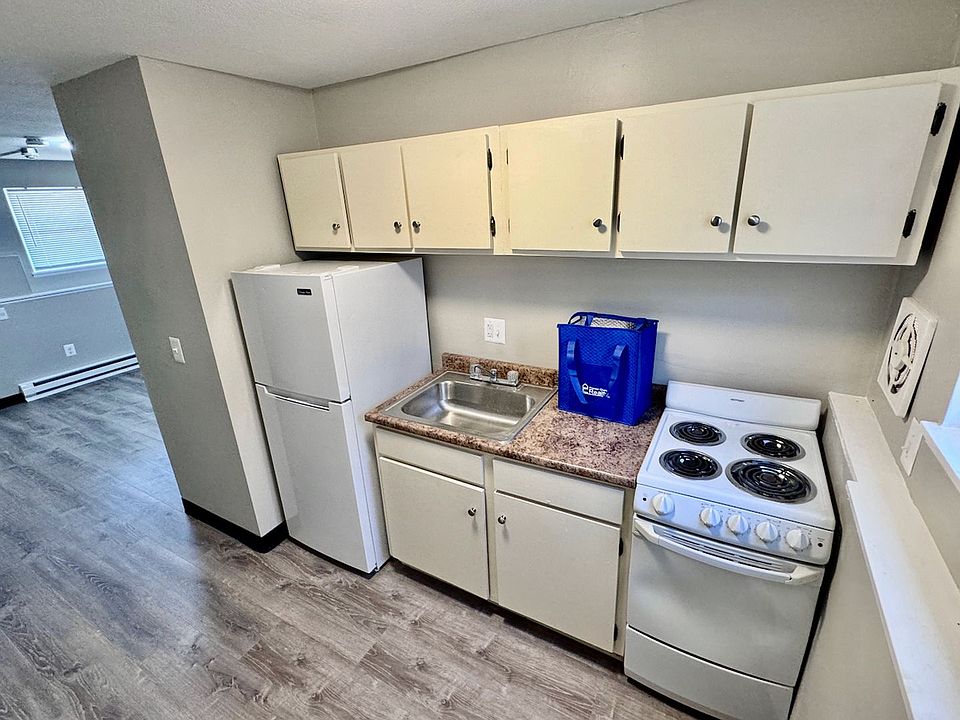 Carriage House Apartments - 1162 Springfield St Feeding Hills MA | Zillow