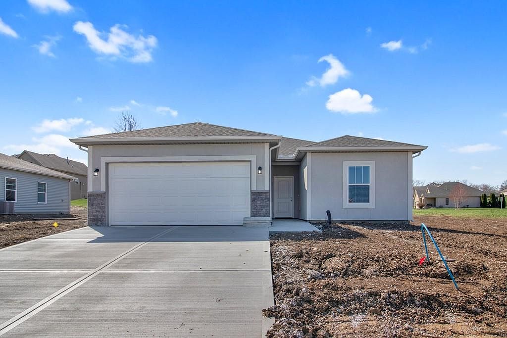 2201 Crestview Pl, Raymore, MO 64083 | MLS #2484327 | Zillow