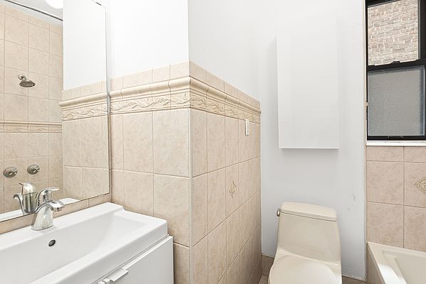 226 Saint James's Place #3L in Clinton Hill, Brooklyn | StreetEasy