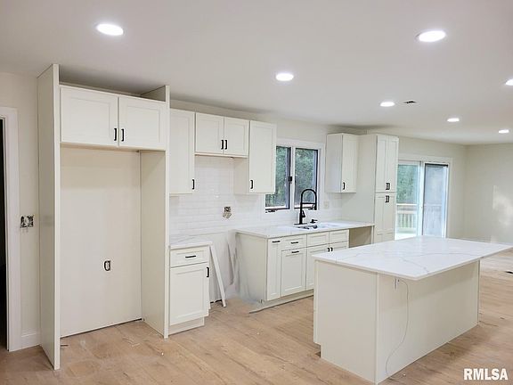 27339 Sherry Ann Ct, Allens Grove, IA 52746 | MLS #QC4258692 | Zillow