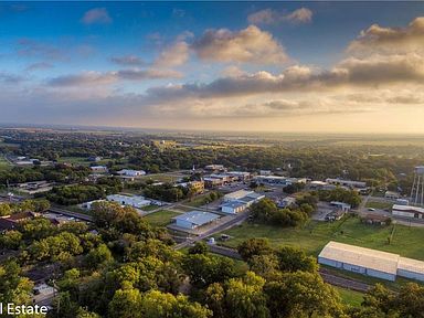 228 S Hill St, Pilot Point, TX 76258 | Zillow