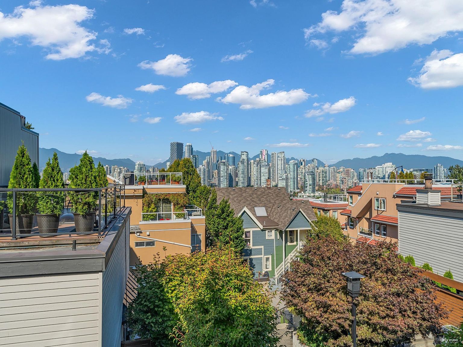 1263 W 8th Ave #6, Vancouver, BC V6H 1C7 | MLS #R2818026 | Zillow