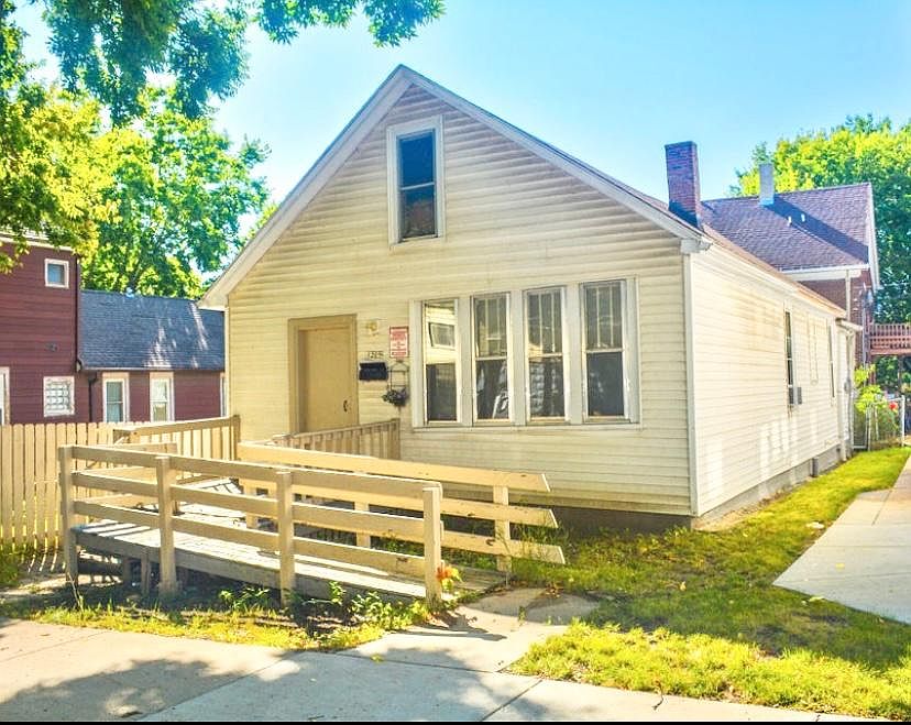1209 W Arthur Ave, Milwaukee, WI 53215 | Zillow